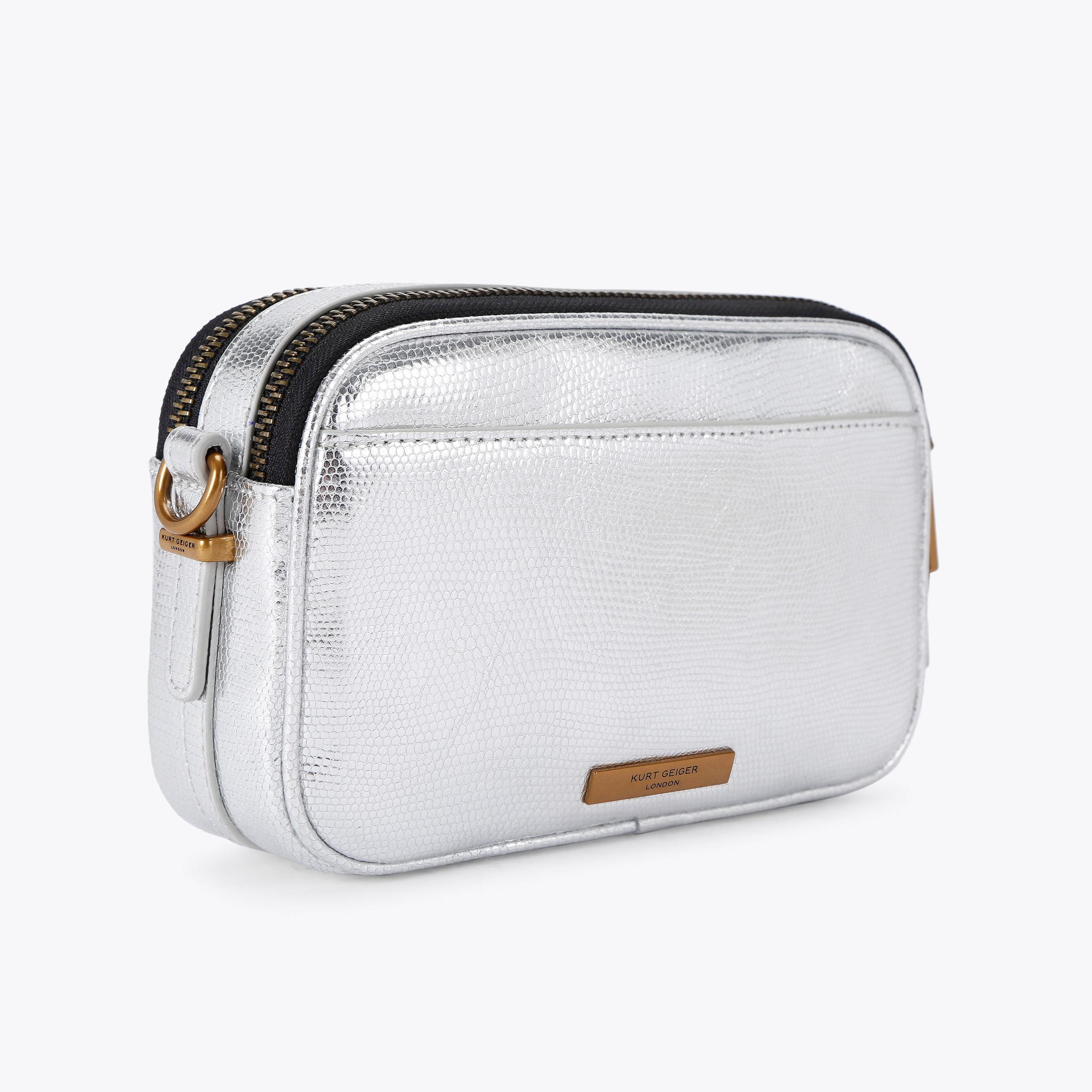 2ZIP KENSINGTON CAMERA ST Star Cross Body Bag by KURT GEIGER LONDON